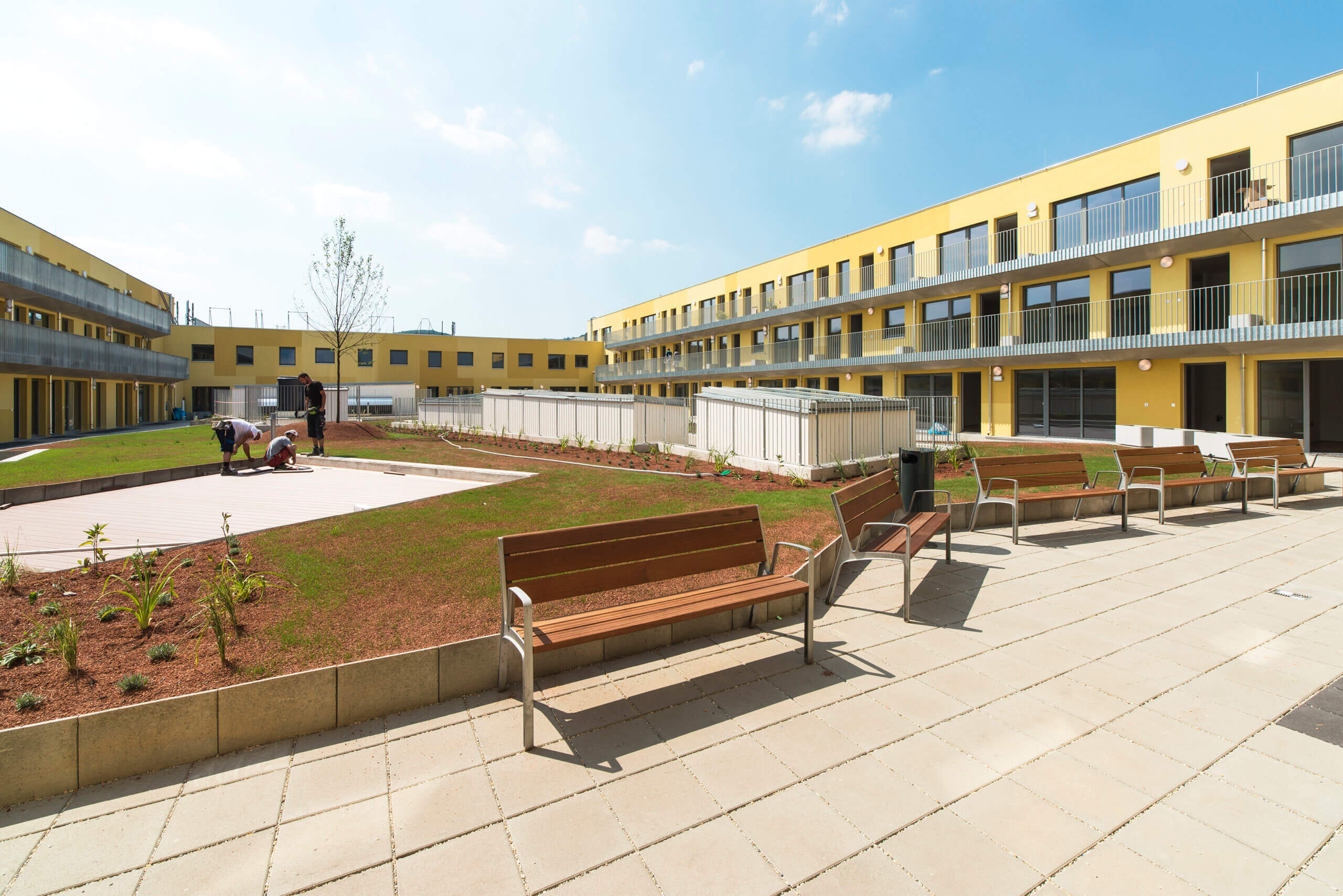Moderner Vierkanthof am Dach des Shoppingcenters - WBV-GPA